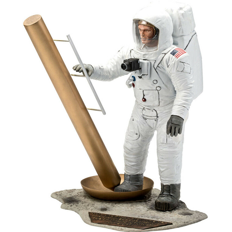 Buy the Revell - 1/8 - Apollo Astronaut - 40th Anniversary ( Revell ...